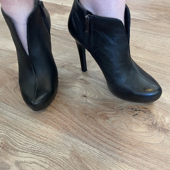 Jessica Simpson | Shoes | Jessica Simpson Black Leather Split Top ...